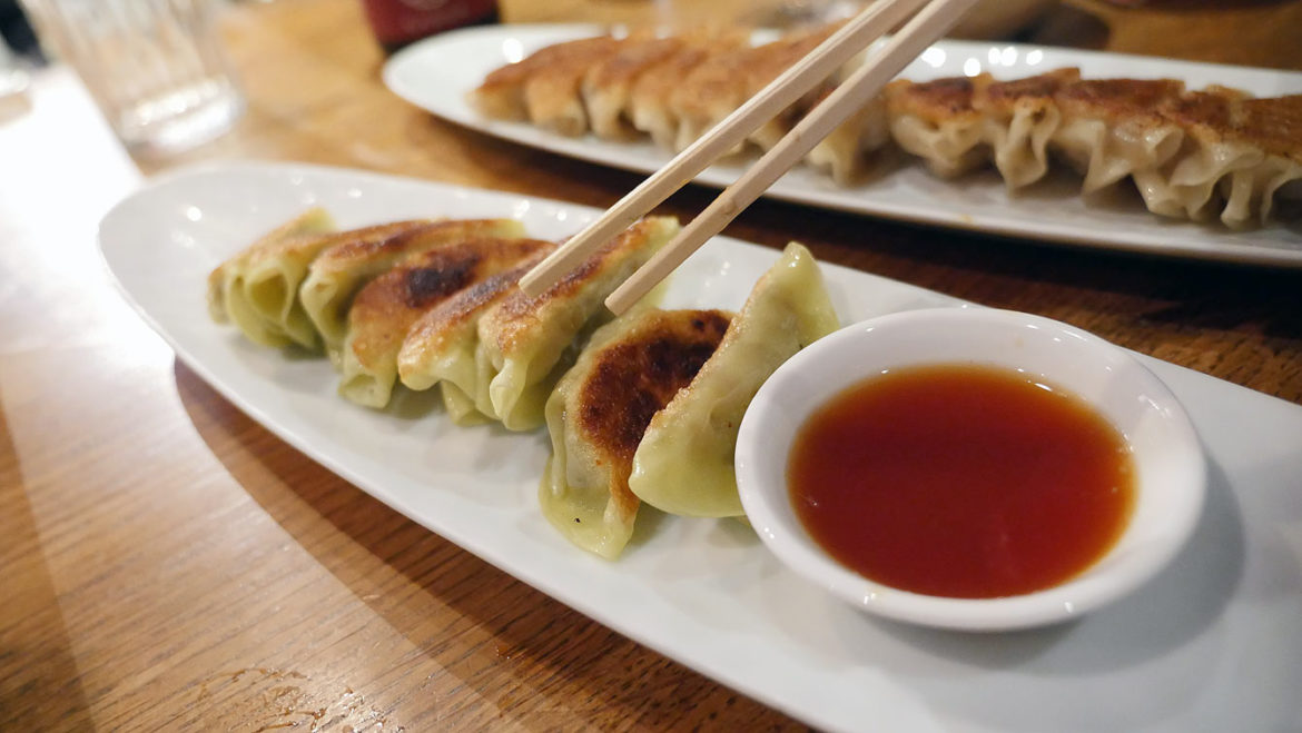 Gyoza bar : un bar à gyozas pas cher cachant un bar à cocktails (Paris 2e)