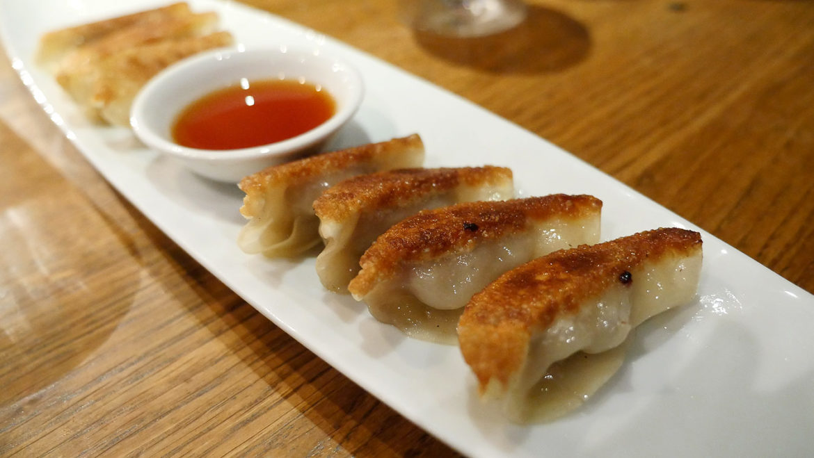 Gyoza bar : un bar à gyozas pas cher cachant un bar à cocktails (Paris 2e)