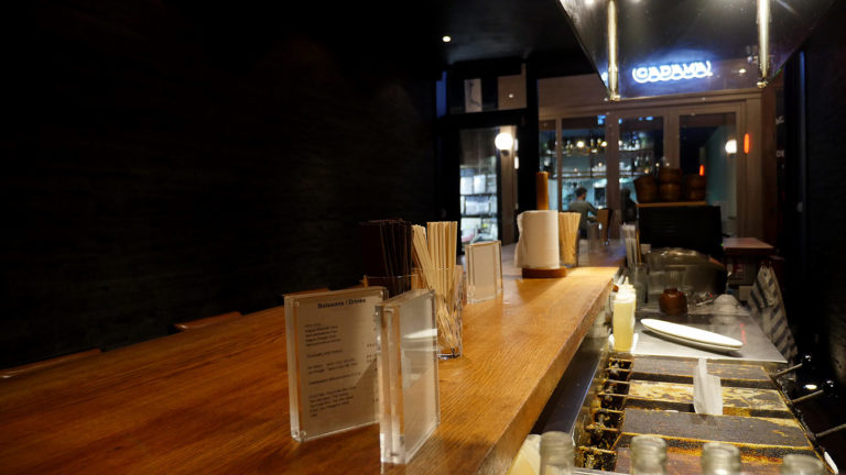 Gyoza bar : un bar à gyozas pas cher cachant un bar à cocktails
