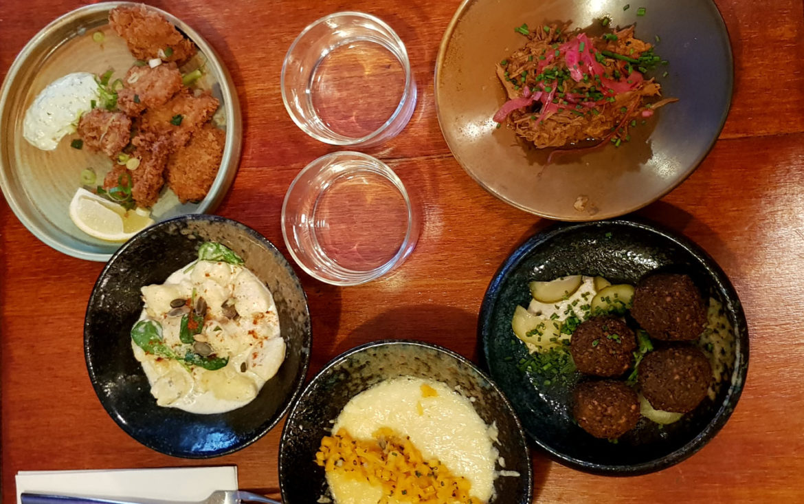 Où manger à Paris pour 15 € ? ACÀ Pigalle, Perlimpinpin, Basique...